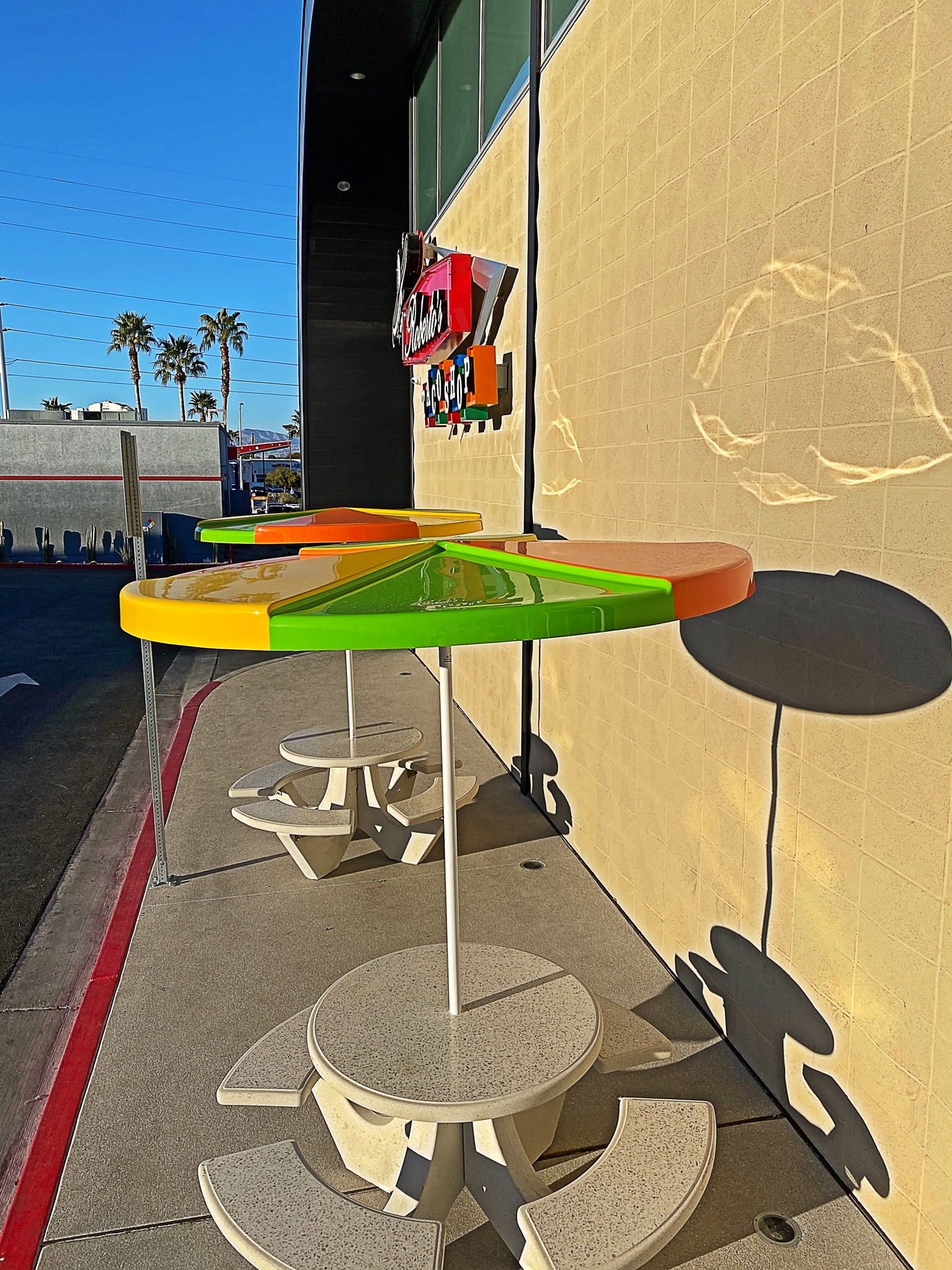 6′ Round Pinwheel Umbrellas in Tricolor for Roberto’s Taco Shop | STM ...