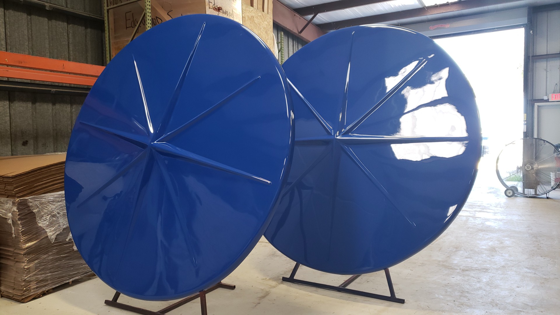 8′ Round Starburst Umbrellas in American Blue | STM Industries
